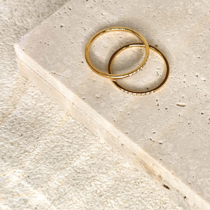 Evelyn Ring – Deliberately Plain