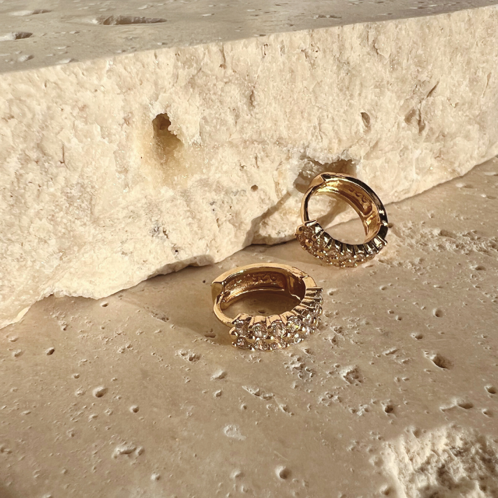Isabella Huggies - Gold-Plated Stainless Steel with Shimmering Stones – Deliberately Plain
